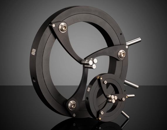 5.0 - 100.0mm Optic Dia., Self-Centering Jaw Clamp | Edmund Optics